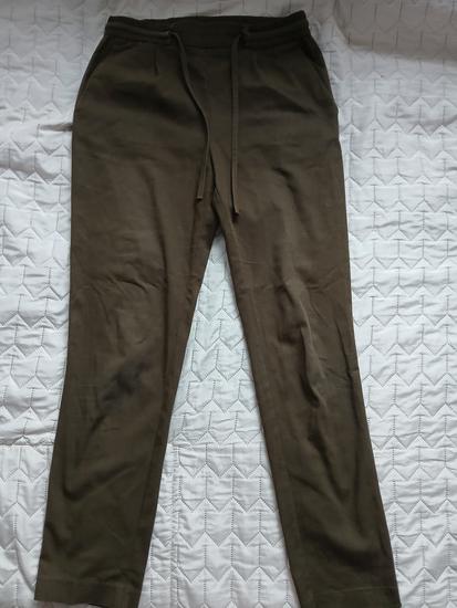 Zara maslinasto zelene pantalone na lastis, XS