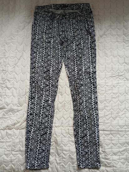 FB sister crno-bele pantalone aztec dezen, S/M