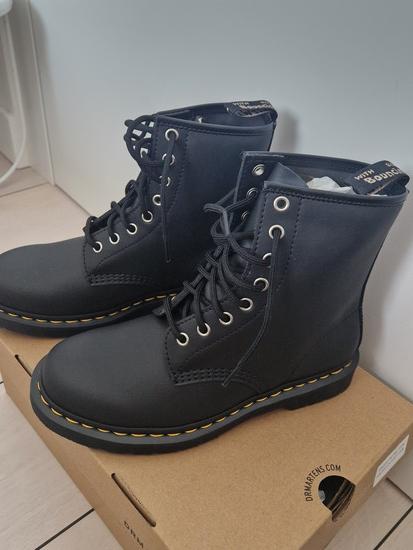 NOVE DR MARTENS