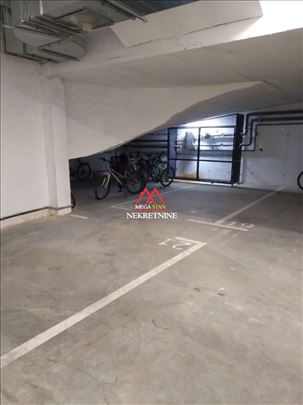 Telep - 2 garažna mesta