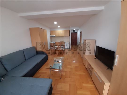 Izdaje se garsonjera kod Čaira, 33m2, centralno gr