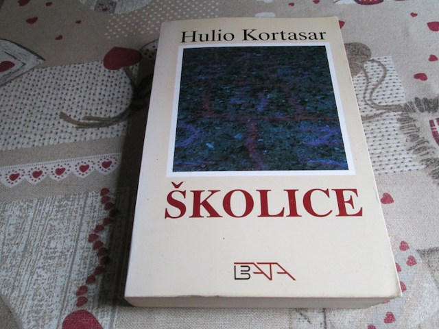 ŠKOLICE - Hulio Kortasar