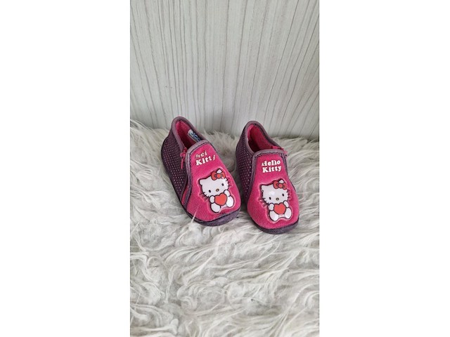 ROZE PATOFNE HELLO KITTY BROJ 20