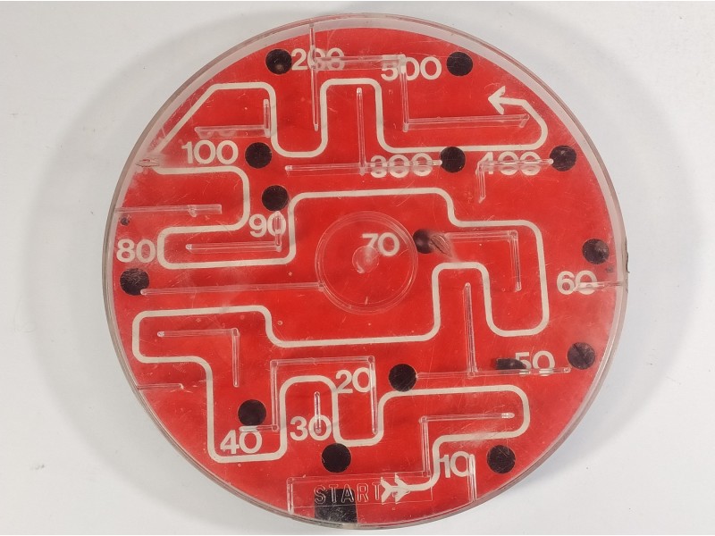 ручна логичка игра са лавиринтом