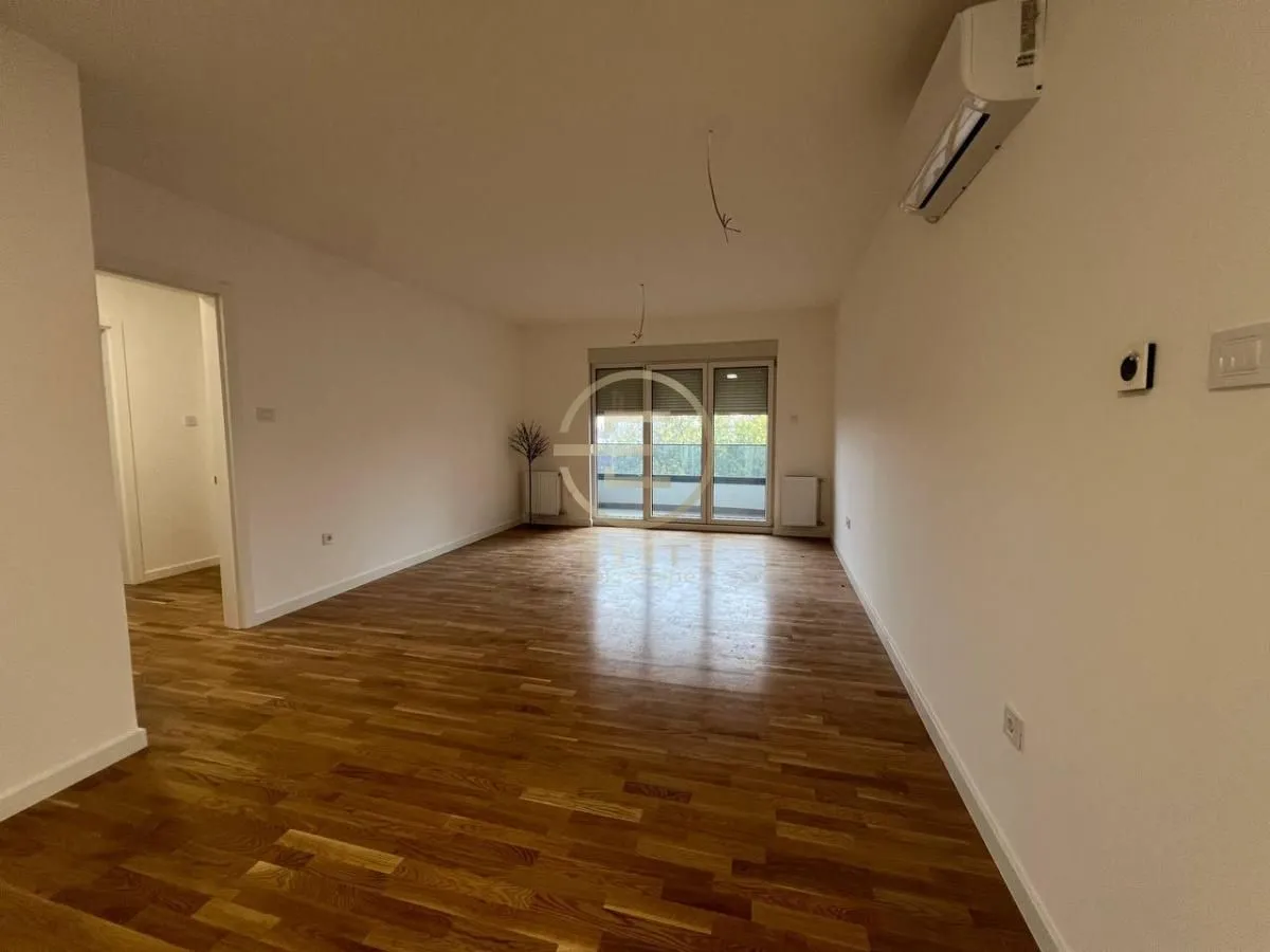 Izdavanje, poslovni prostor, 92m², Vidovdansko naselje, Novi Sad Sve Podlokacije