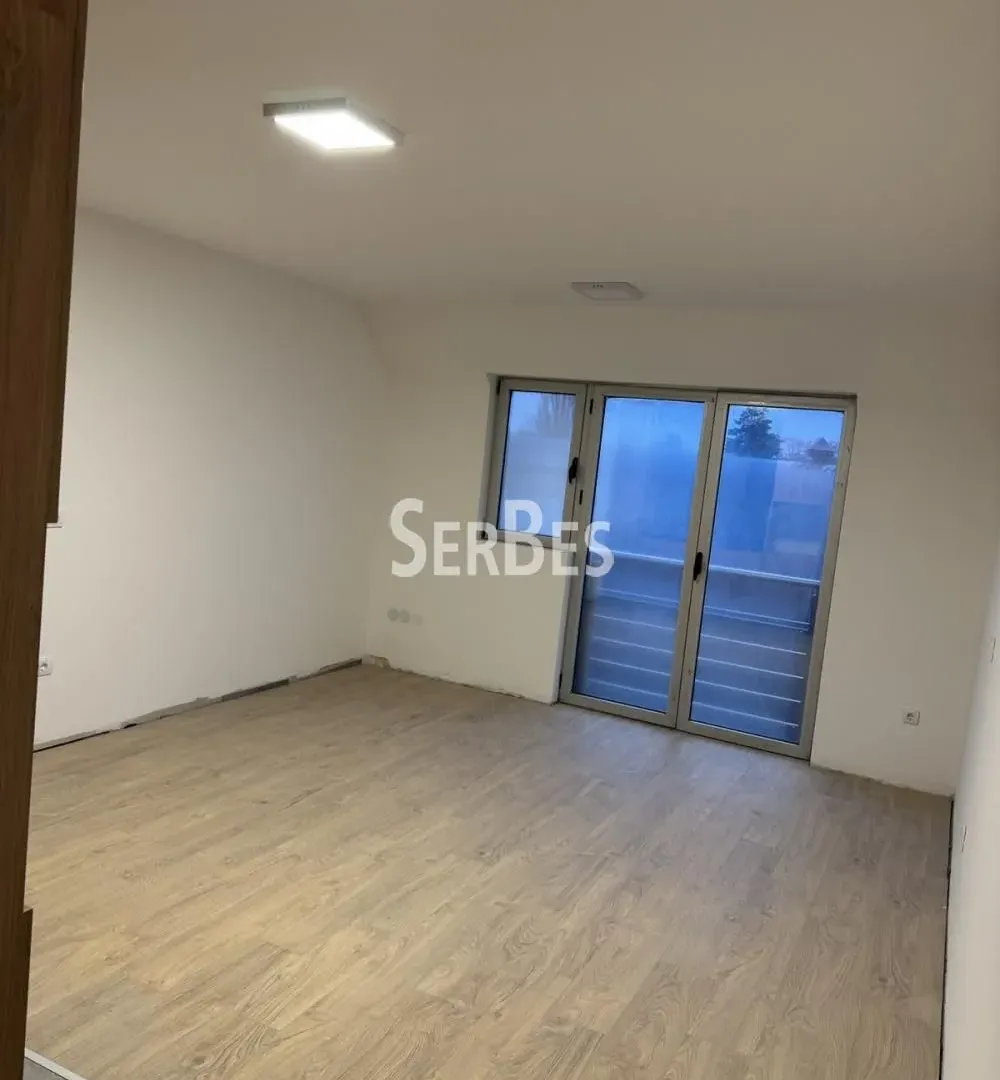 Izdavanje, jednosoban stan, 32m², Bulevar Evrope, Novi Sad Sve Podlokacije
