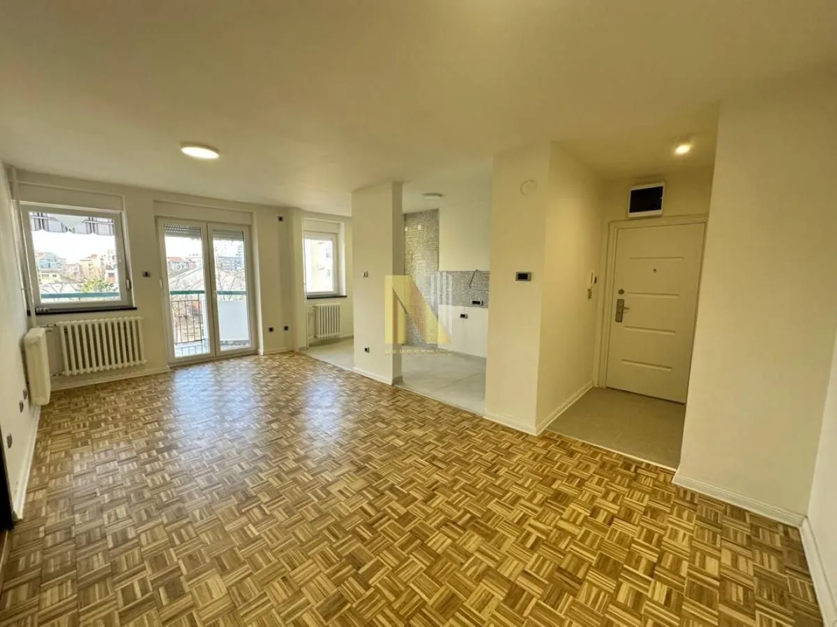 Prodaja, dvosoban stan, 55m², Adamovićevo Naselje, Novi Sad Sve Podlokacije