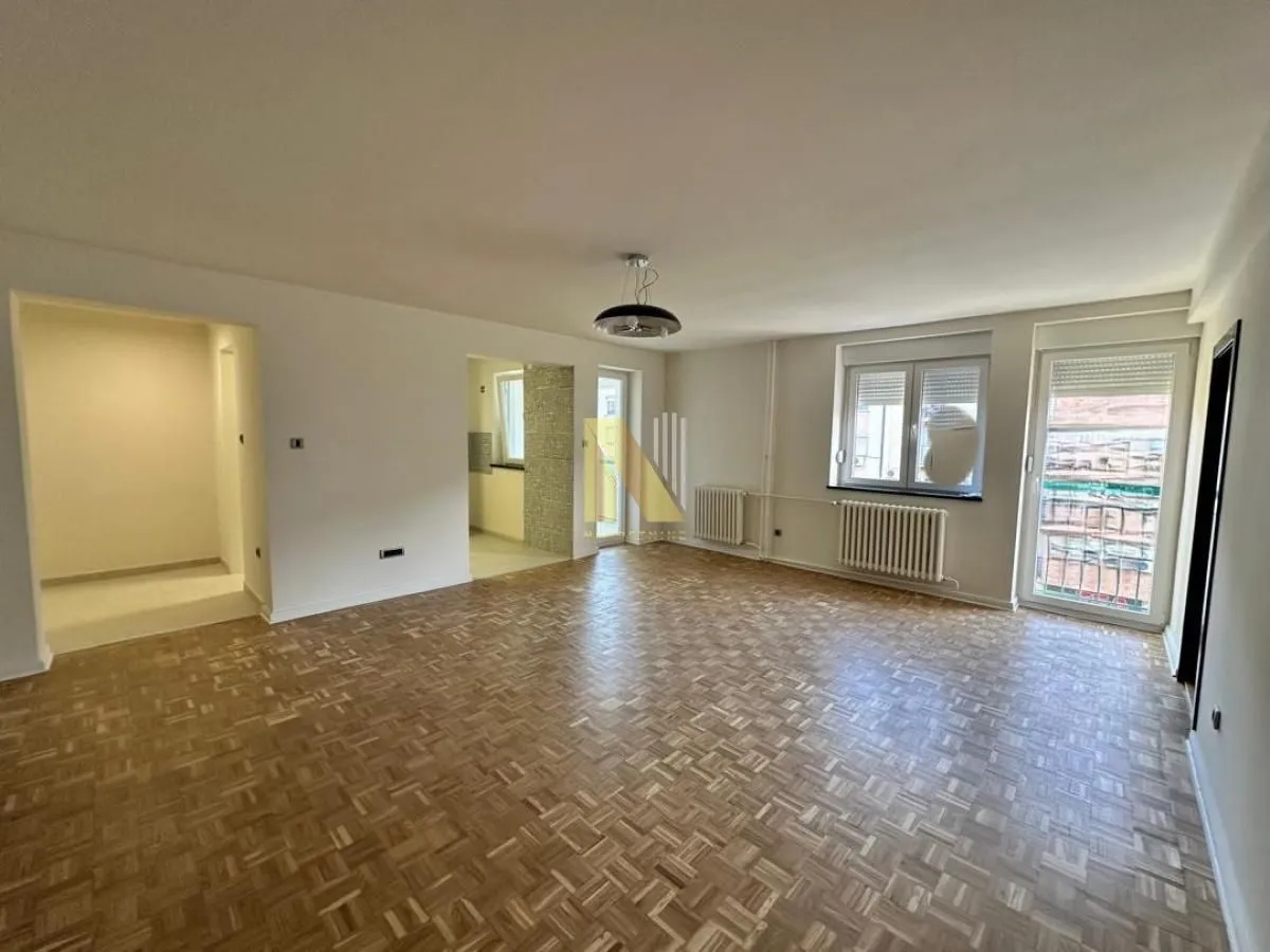 Prodaja, dvosoban stan, 64m², Adamovićevo Naselje, Novi Sad Sve Podlokacije