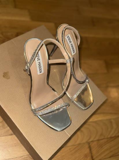 Steve Madden sandale nove