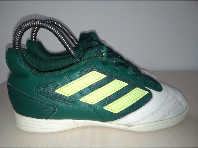 Adidas decije patike za fudbal br 35,5 ( 21,5 cm)