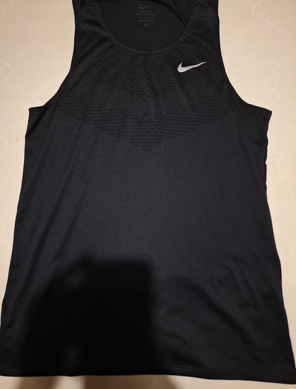 Nike sportska dri-fit ADV majica sa etiketom