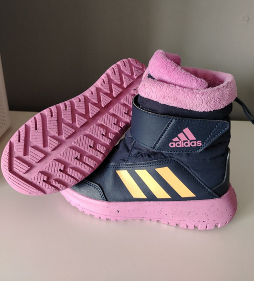 Adidas zimske cizme, vel. 32