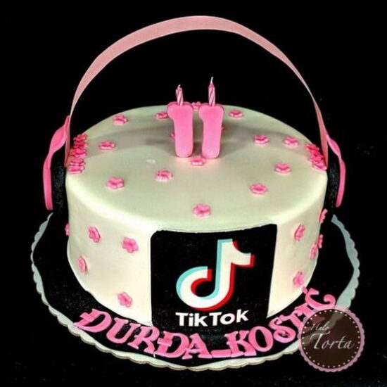 TikTok torta za devojčicu