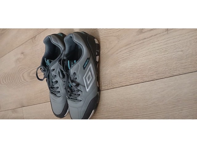 Umbro patike br.41
