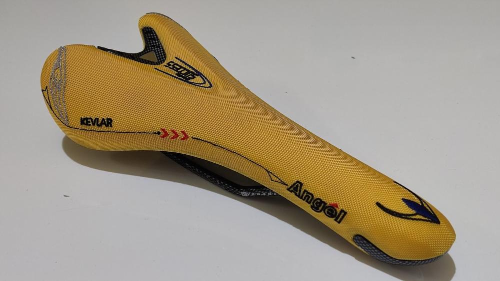 Selle Success Angel 2103 Carbon-Kevlar 180gr. NOVO