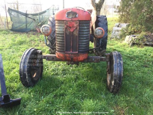 Massey Ferguson M 65 MAX traktor točkaš