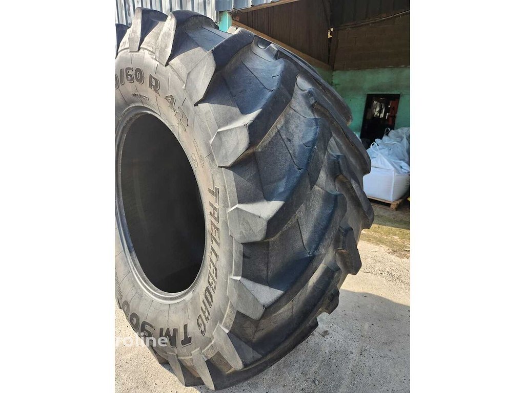 Prodaje se TM900 – 900/60 R42 gumu za traktore na aukciji