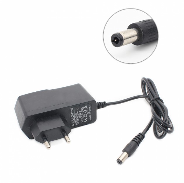 Univerzalni punjač AC/DC adapter 5V 2A