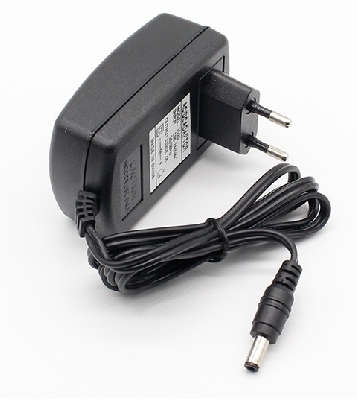 Univerzalni punjač AC/DC adapter 9V 2A