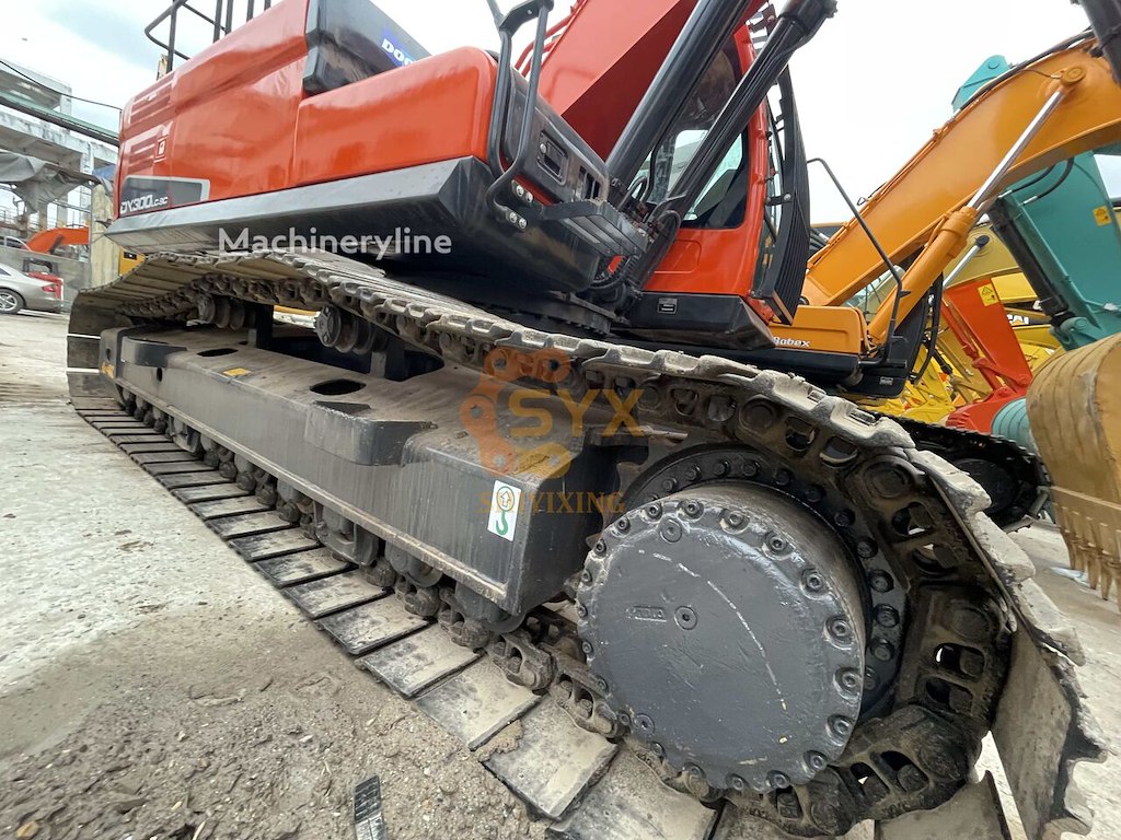 Doosan DX 300LC bager guseničar