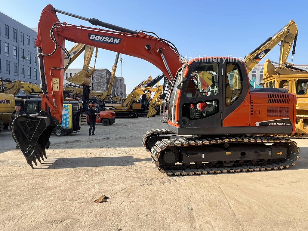 Doosan DX140LC bager guseničar