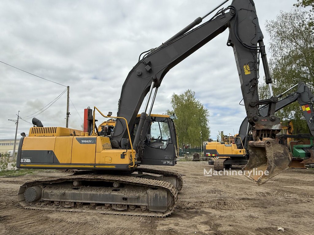 Volvo EC 250 bager guseničar