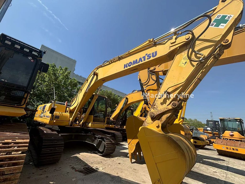 Komatsu PC220-8 bager guseničar