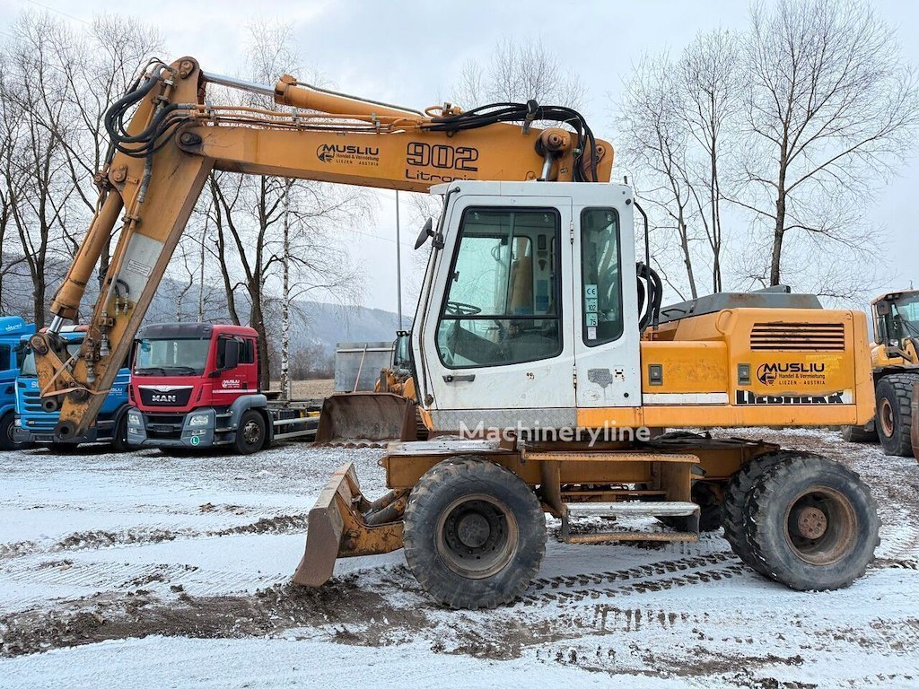 Liebherr A 902 bager točkaš