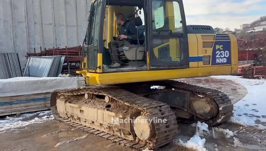 Komatsu PC230 bager guseničar