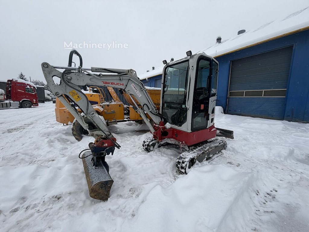 Takeuchi TB325R mini bager