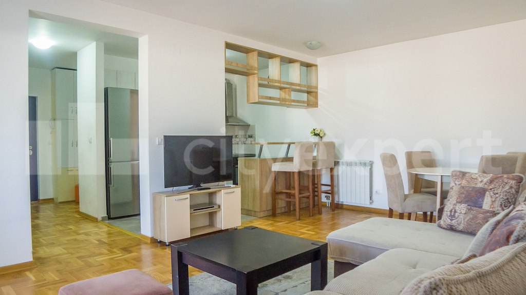 Stan za izdavanje BEZ PROVIZIJE: Jednoiposoban, 56m², Ugrinovačka, Zemun - 550€
