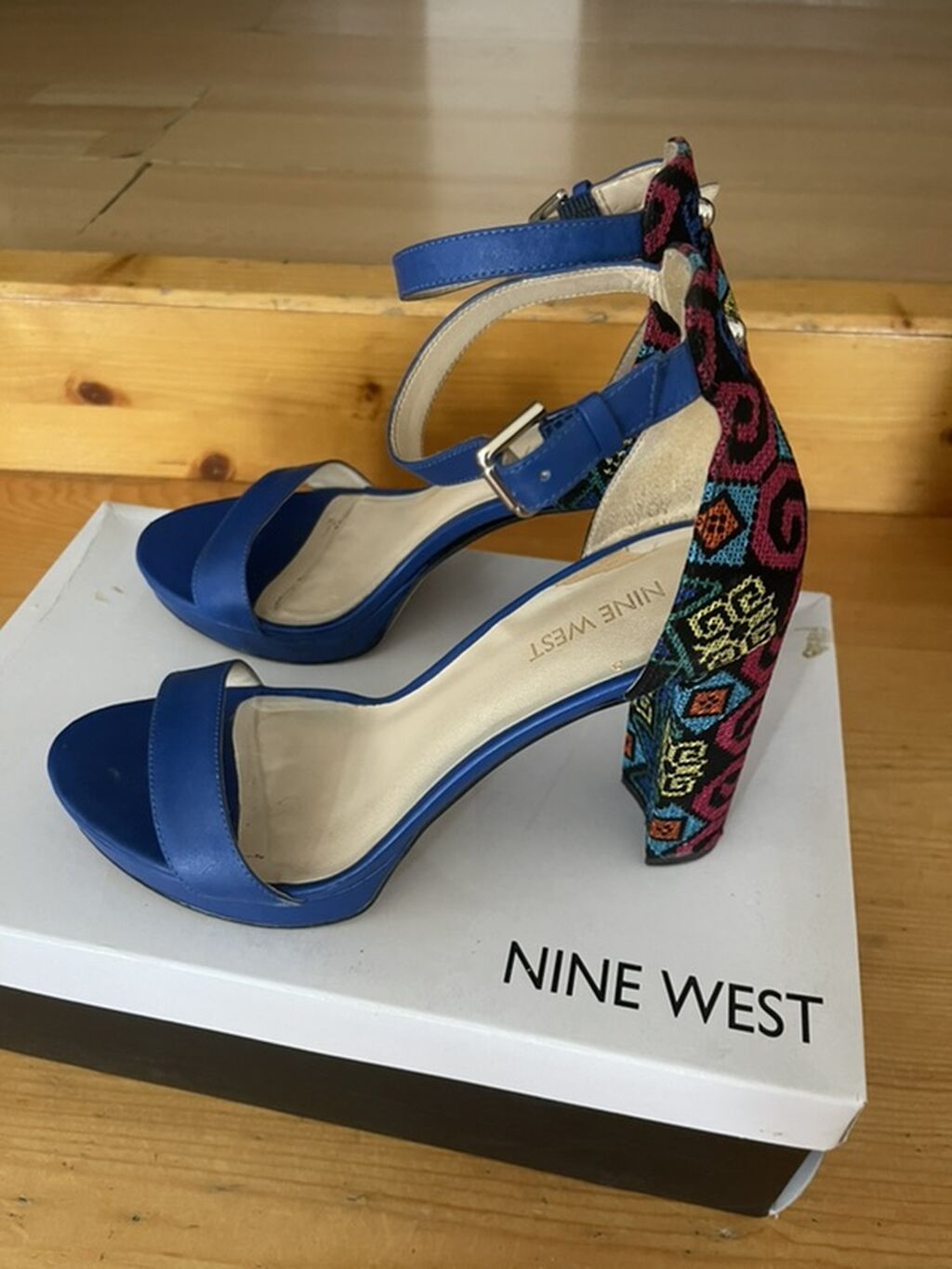 Nine West sandale na štiklu - Model: elegantne sandale s kaišem oko