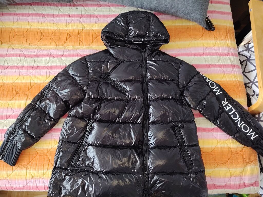 Moncler ženska zimska jakna sa kapuljačom *poobim grudi 55cm*dužina