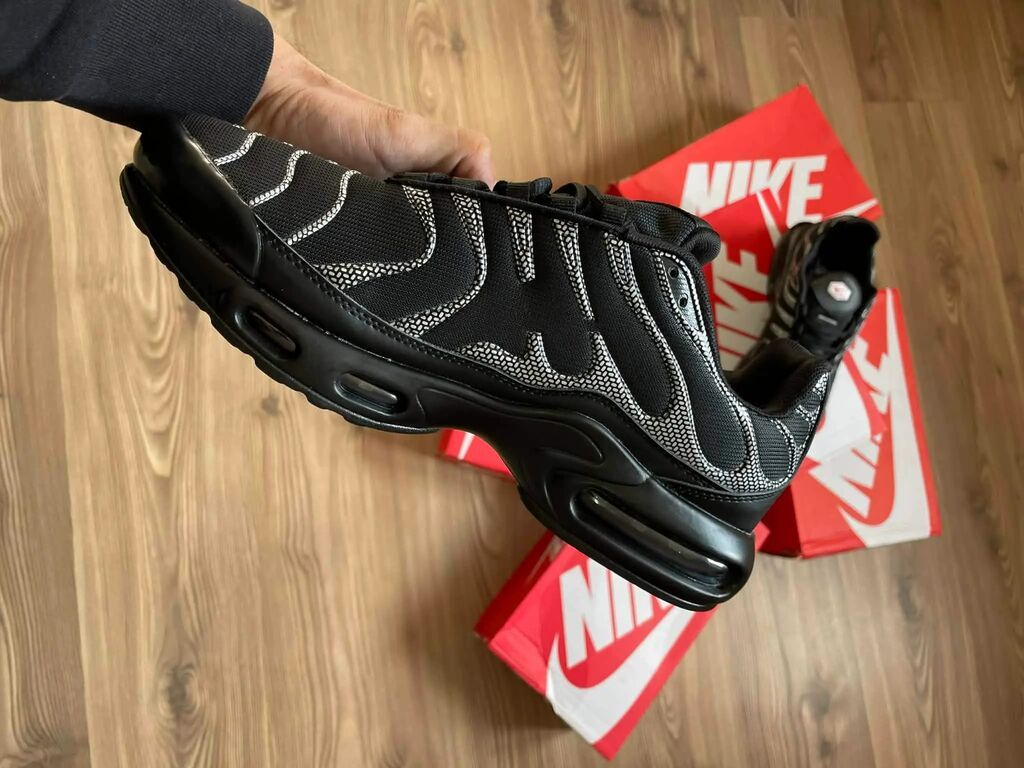 Nike Air Max Plus (Tn) – crne patike - Gornjište: mrežasta tkanina sa