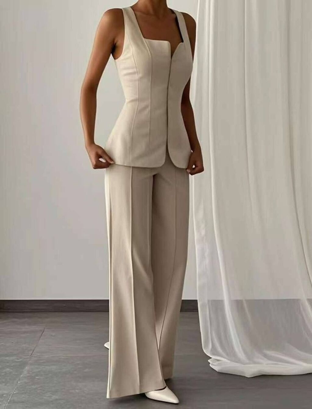   Savrsen Ženski dvodelni komplet – prsluk i pantalone sa širokim