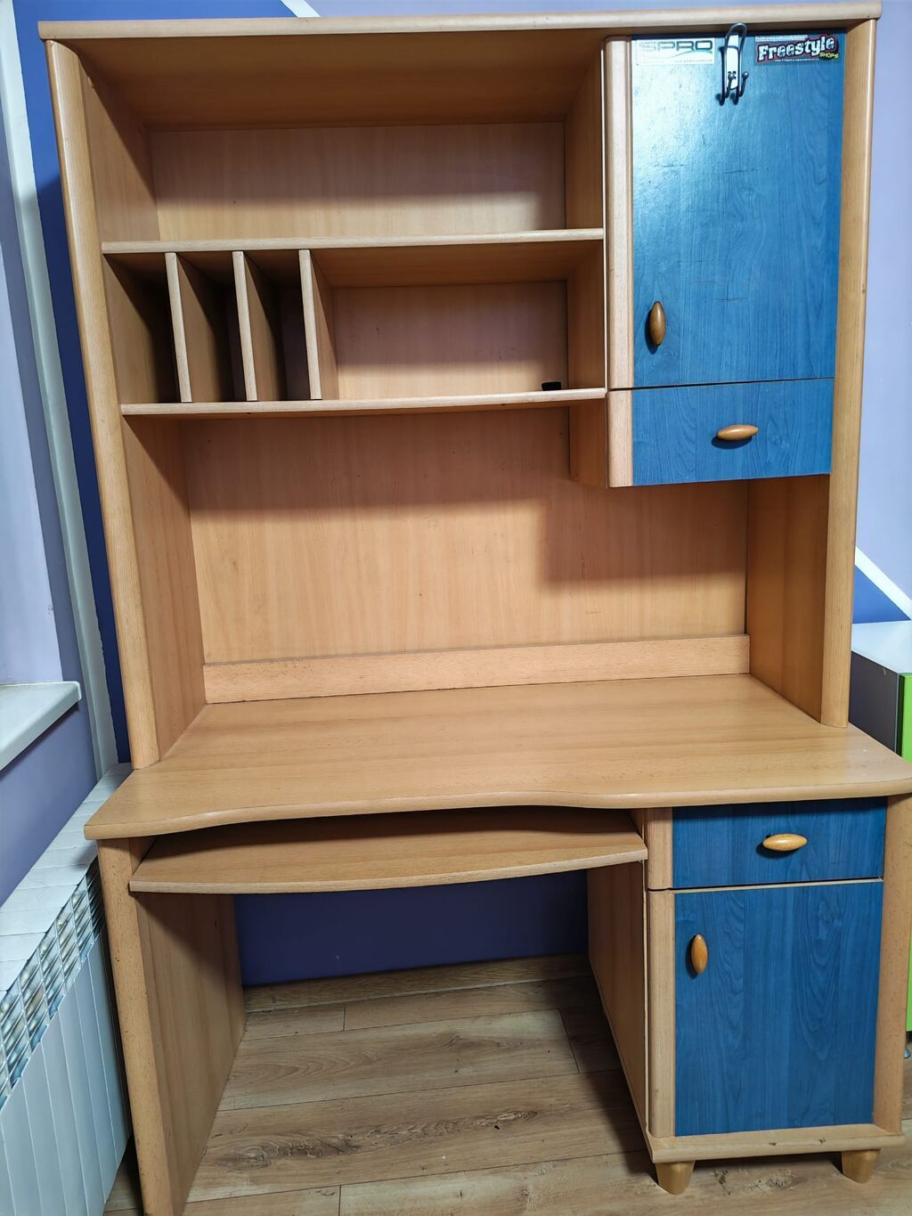 Radni/računarski sto sa nadgradnjom - Materijal: iverica/medijapan u