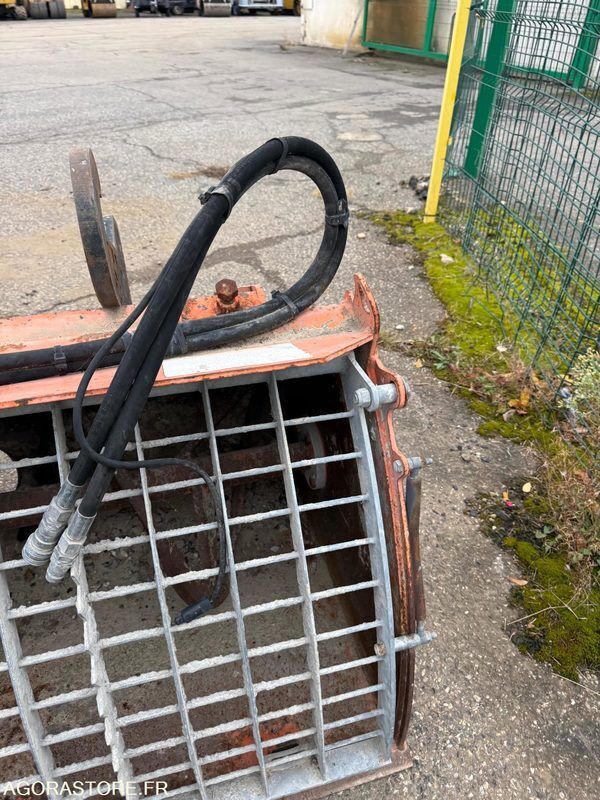 Prodaje se GODET MALAXEUR kašiku za mešanje betona na aukciji