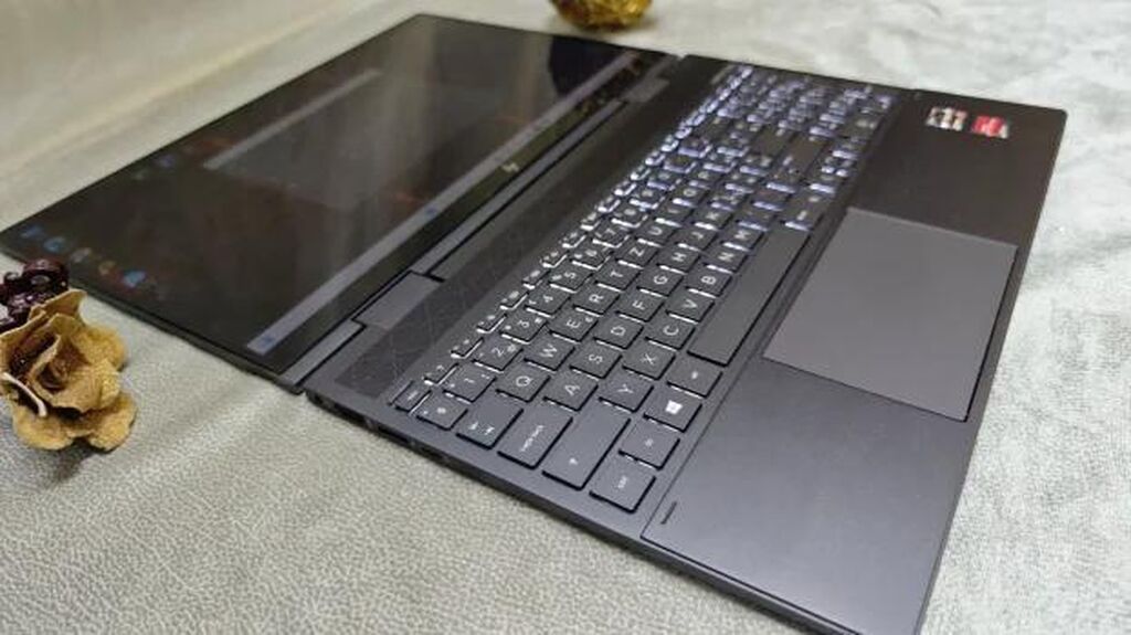 Vrhunski laptop HP ENVY X360 lepo ocuvan, instaliran sa svim potrebnim