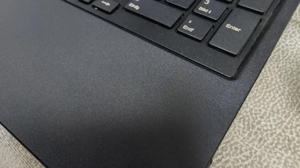 Odlican laptop Fujitsu LifeBook A357 lepo ocuvan, instaliran sa svim