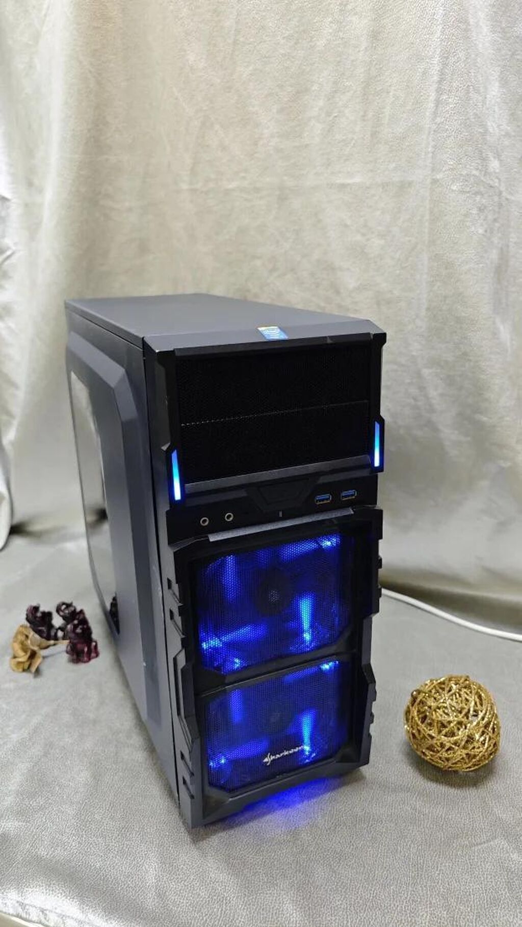 •Procesor : Intel Core i7-920 na 2.67Ghz •RAM : 8GB •SSD : 120 GB