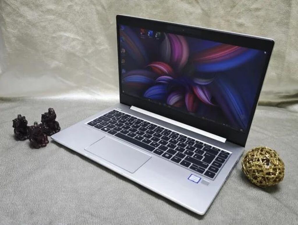 Odlican laptop HP ProBook 440 G6 lepo ocuvan, instaliran sa svim