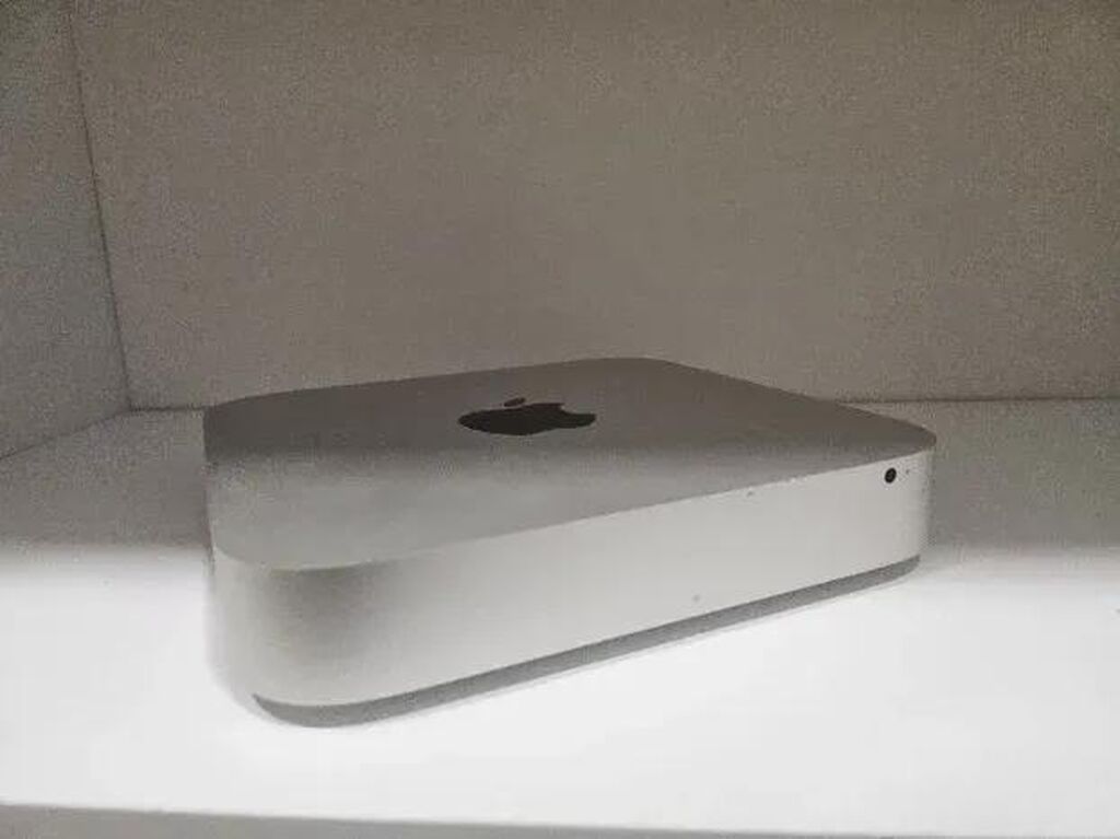 Odlican Apple Mac mini, model A1347 lepo ocuvan, instaliran sa svim