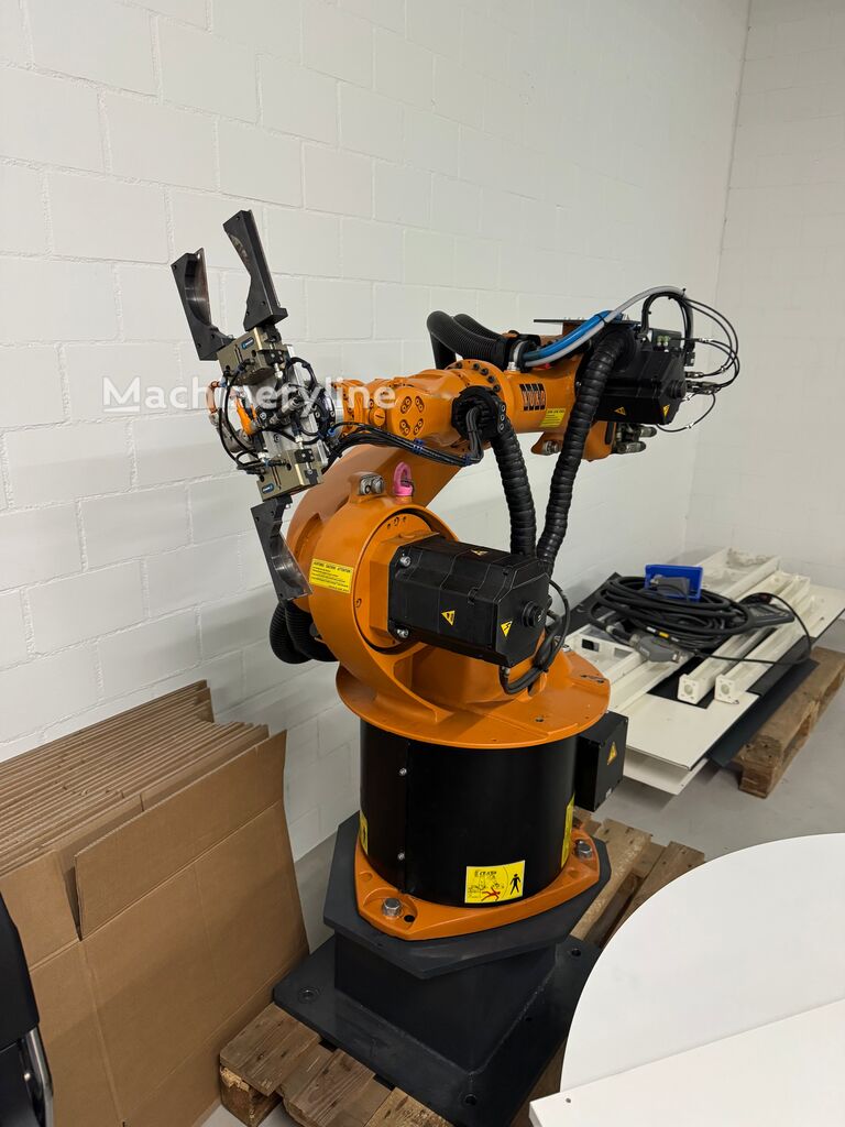 KUKA KR 16 industrijski robot
