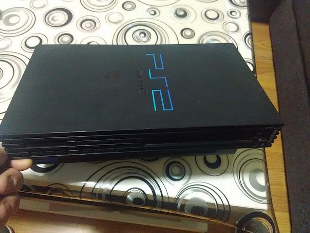 playstation 2 sa slika i u opisu predmeta