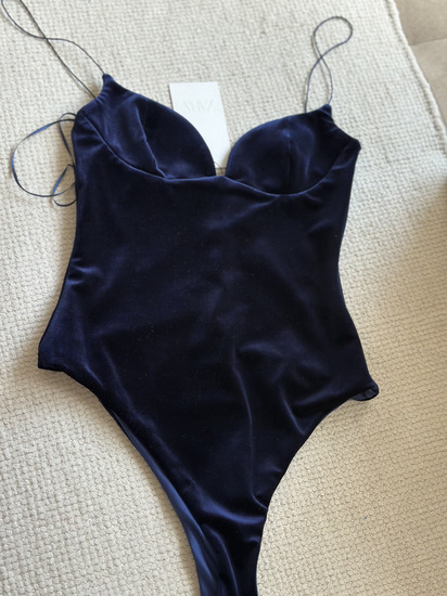 Zara bodi xs nov