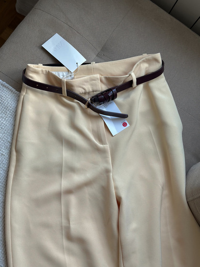 Zara pantalone M nove