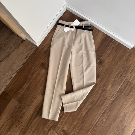 Zara lepe pantalone sa kaisem Novo