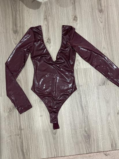 BERSHKA bodi burgundy NOVO