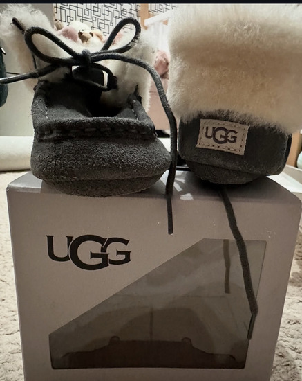 Ugg cizmice za bebu