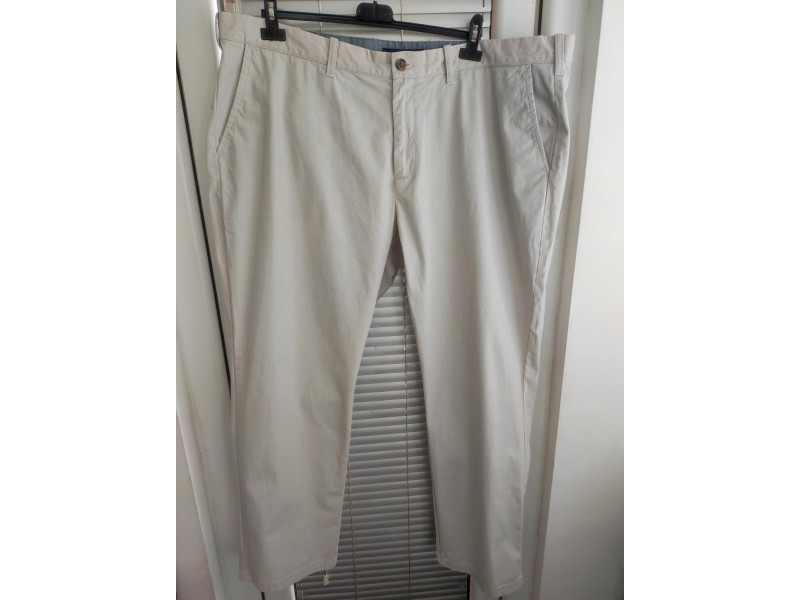 RASPRODAJA TOMMY HILFIGER pantalone vel 44 32